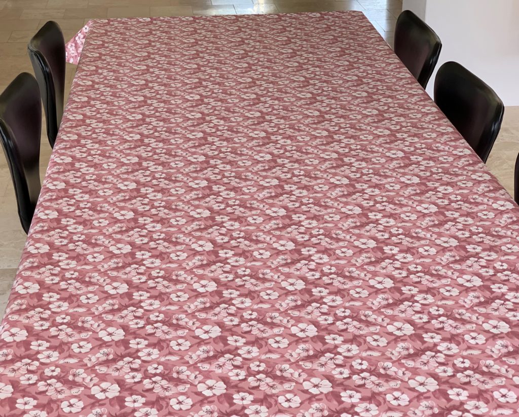 Voksdug Rosa med hvide blomster, 140 cm - Textilvoksdug